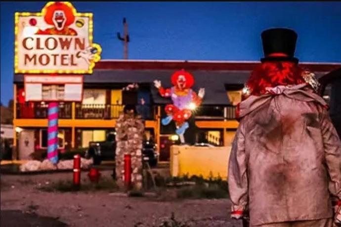 Creepy Clown Motel | Trapped! Escape Room