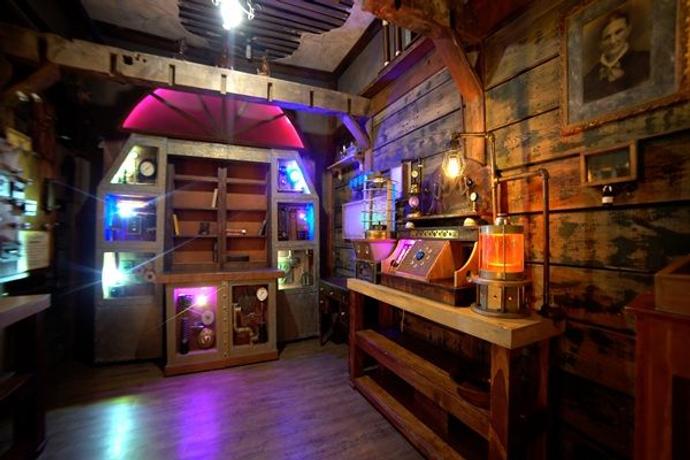 Time Machine | Edge of Escape Rooms